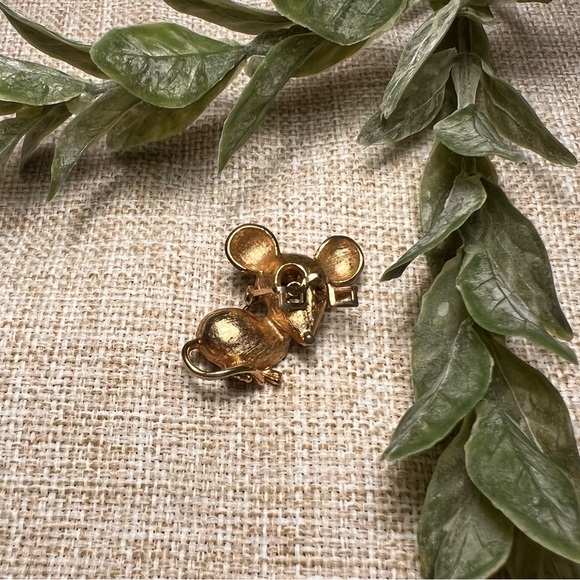 Vintage | Jewelry | Vintage Avon Gold Dainty Mouse With Glasses Brooch ...